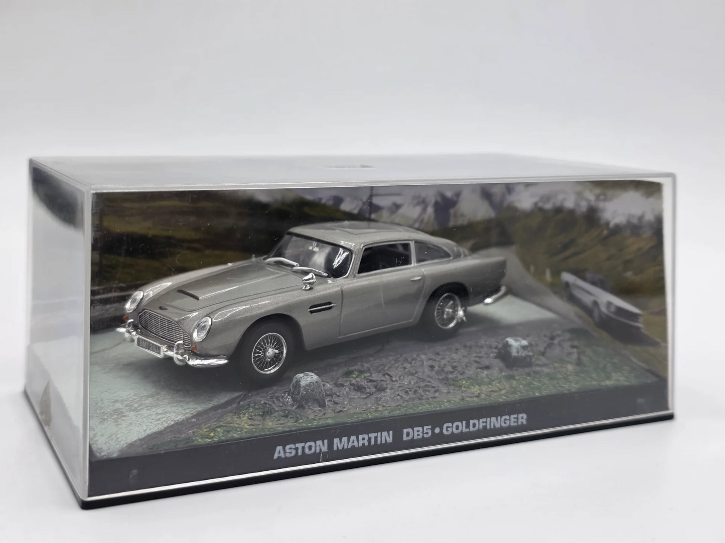 Aston Martin DB5 Goldfinger cu vitrina plexiglass - 1/43 Altaya ...
